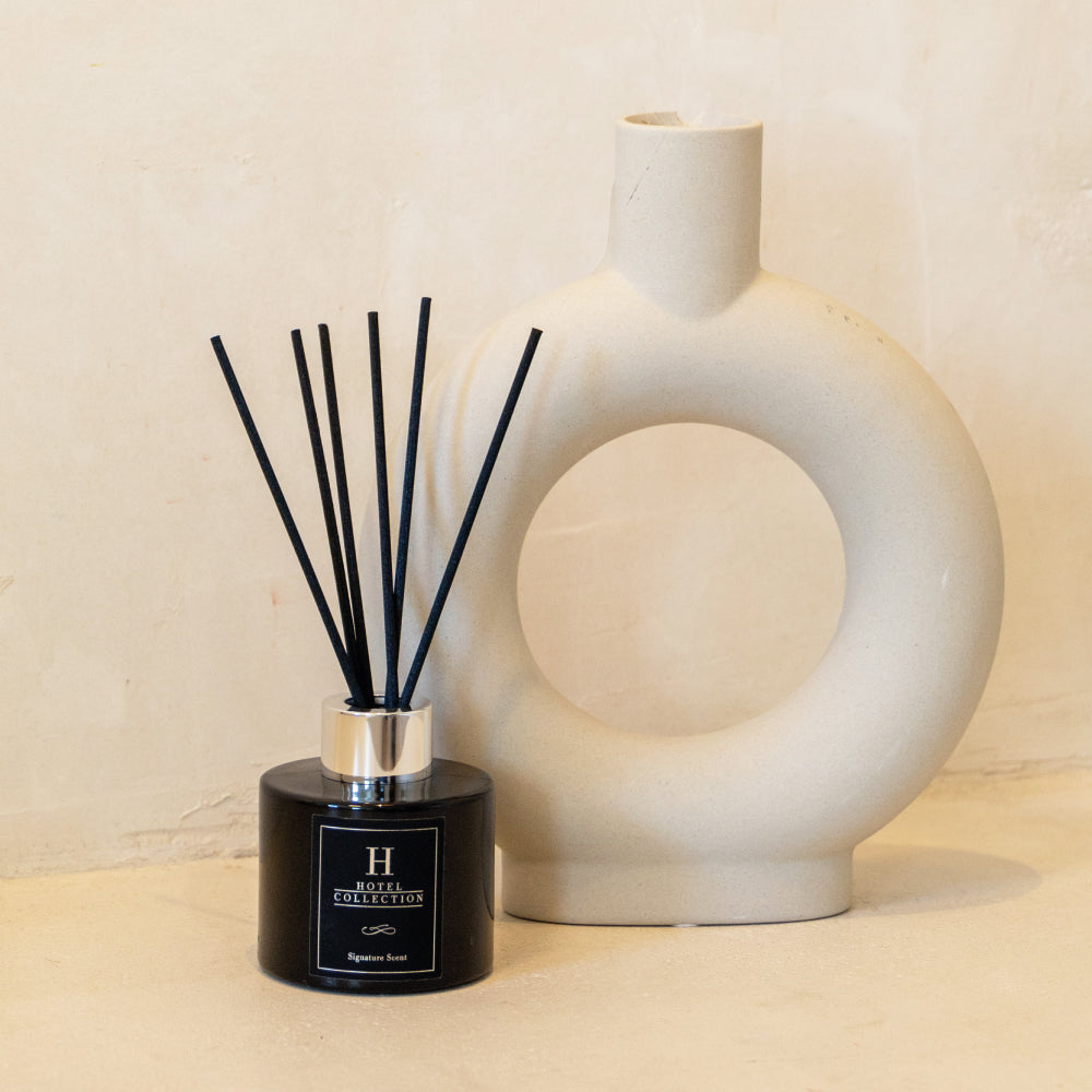 Clean Scented Reed Diffuser with Fresh & Floral Notes - Hotel Collection